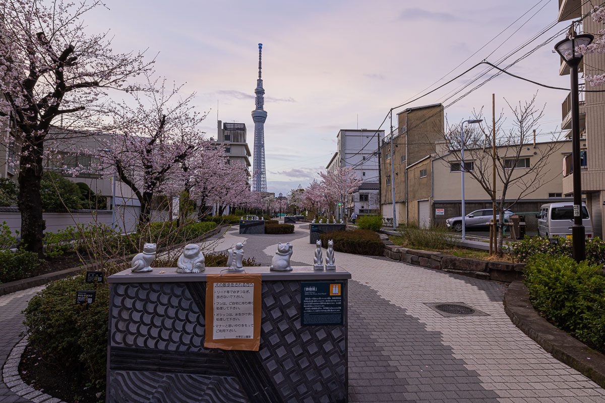 Imado shrine is famous for Maneki Neko & matchmaking