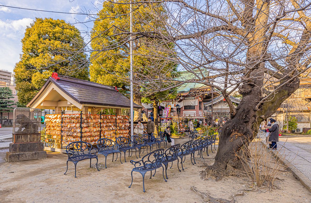 Imado shrine is famous for Maneki Neko & matchmaking